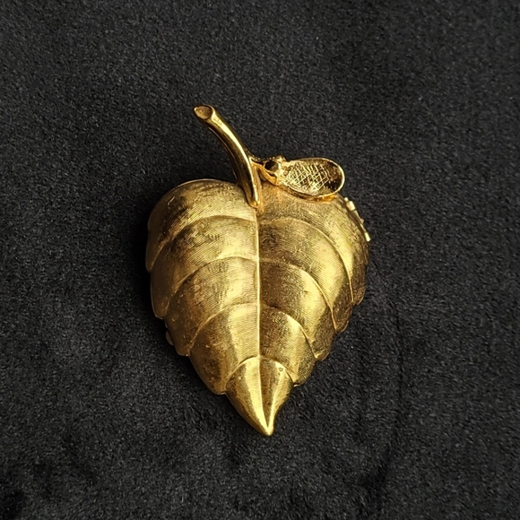 Avon | Jewelry | Vintage Gold Leaf Perfume Brooch | Poshmark